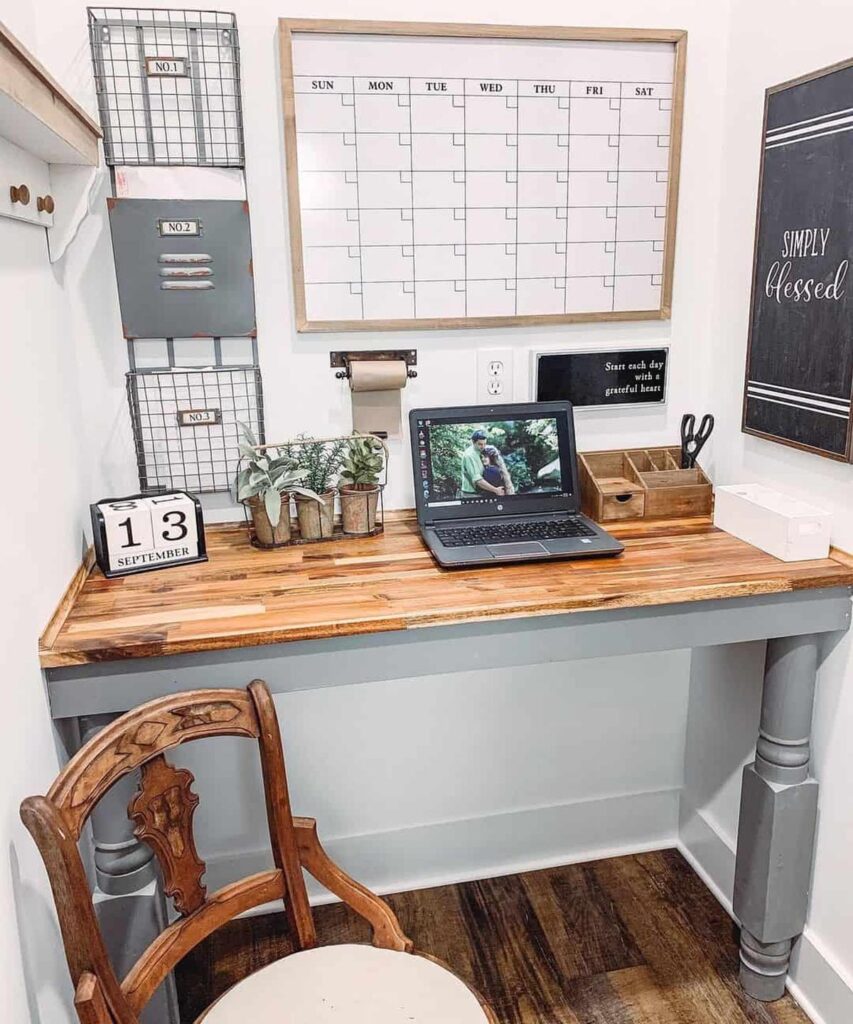 19 Smart Built-in Desk Designs for Small Spaces -Architectural Foundation