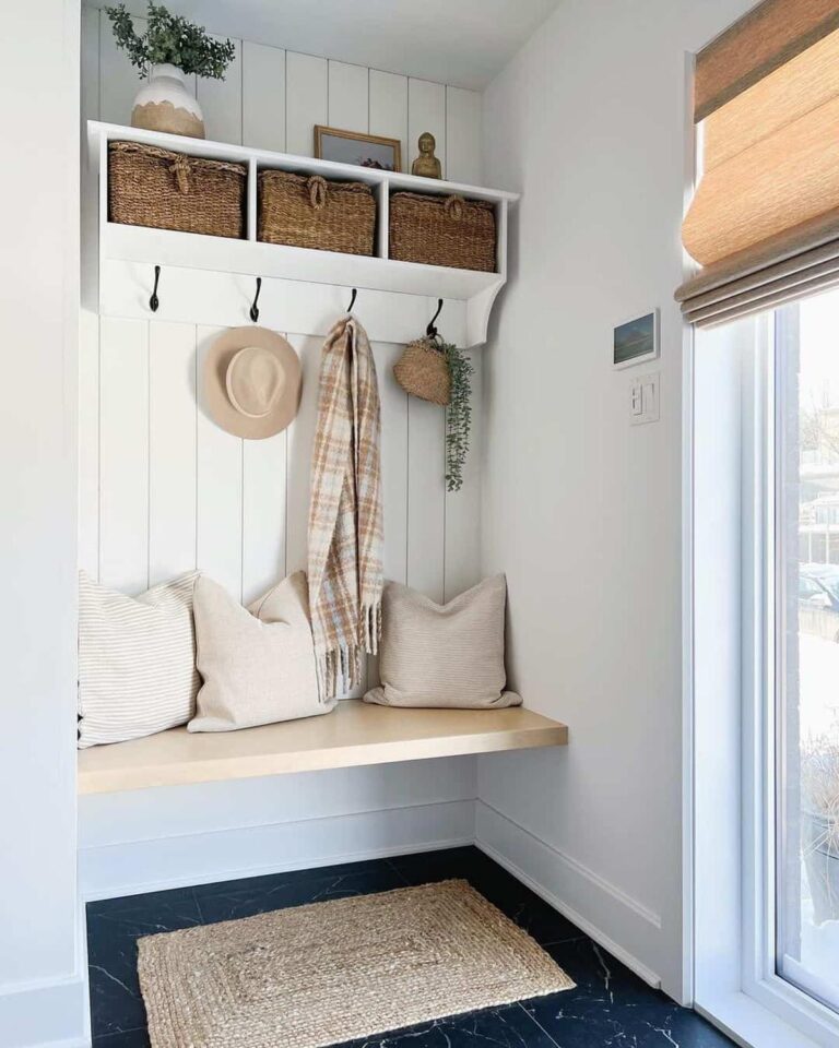 34 Clever Mudroom Hook Ideas for a Tidy, Organized Space -Architectural ...
