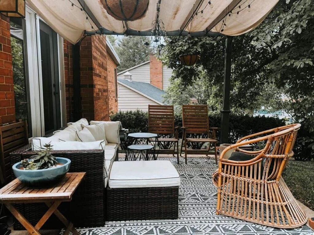 26 Inspiring Outdoor Sitting Ideas for Any Yard -Architectural Foundation