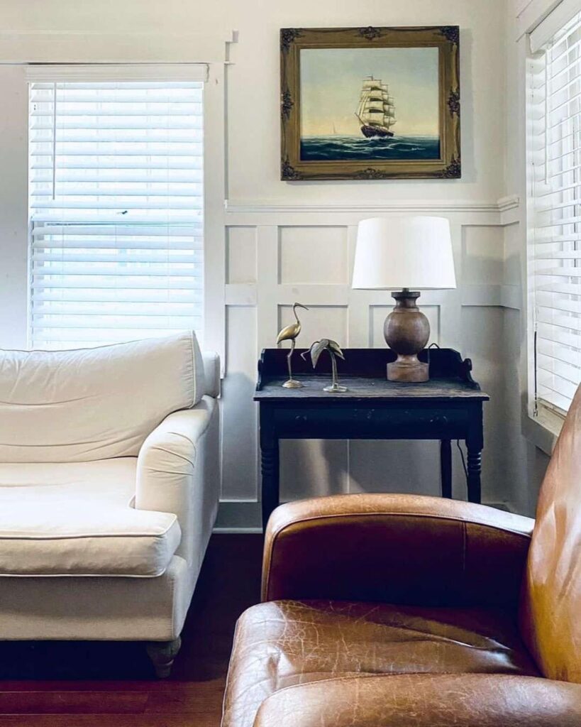 22 Living Room Wainscoting Designs for a Grand Look -Architectural ...