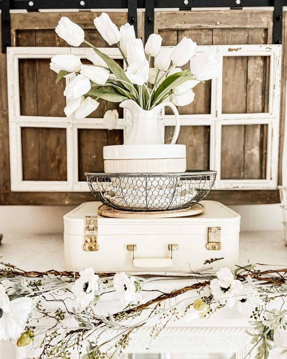 24 Creative Ways to Decorate with Vintage Suitcases -Architectural ...