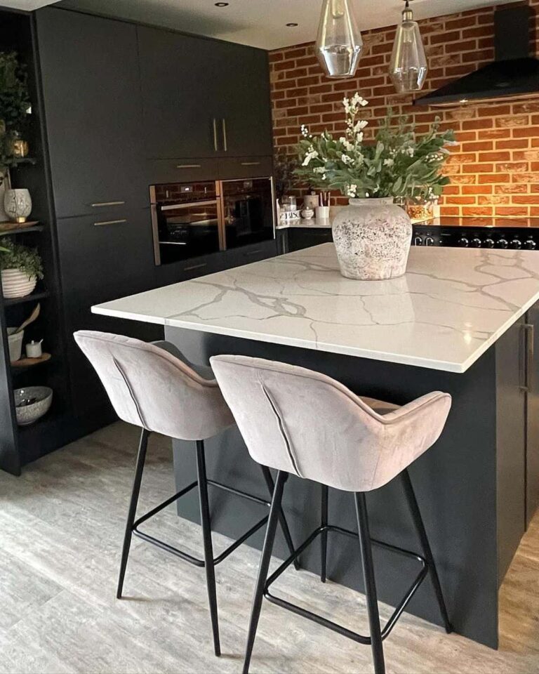 22 Dramatic Dark Kitchens to Make a Statement -Architectural Foundation