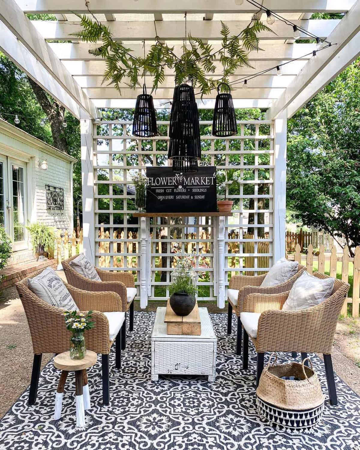 11 Trendy Outdoor TV Ideas to Transform Your Patio into a Fun Oasis ...