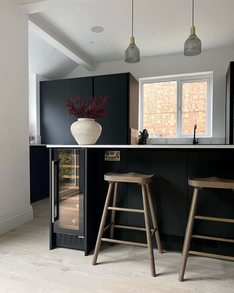 22 Dramatic Dark Kitchens to Make a Statement -Architectural Foundation