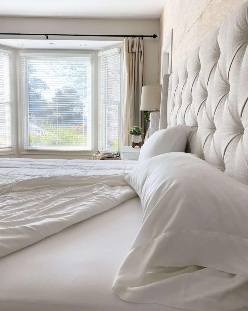 28 Modern White Bedrooms That Create a Neutral Oasis -Architectural ...