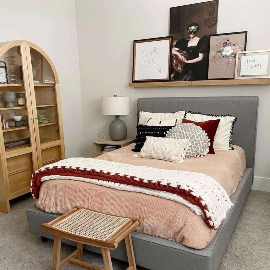 31 Stylish Wall Shelves That Will Revamp Your Bedroom Decor ...