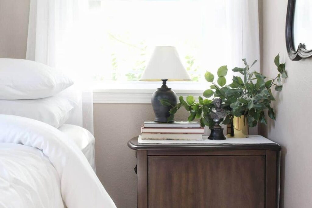 30 Small Guest Room Ideas for a Comfortable Stay -Architectural Foundation