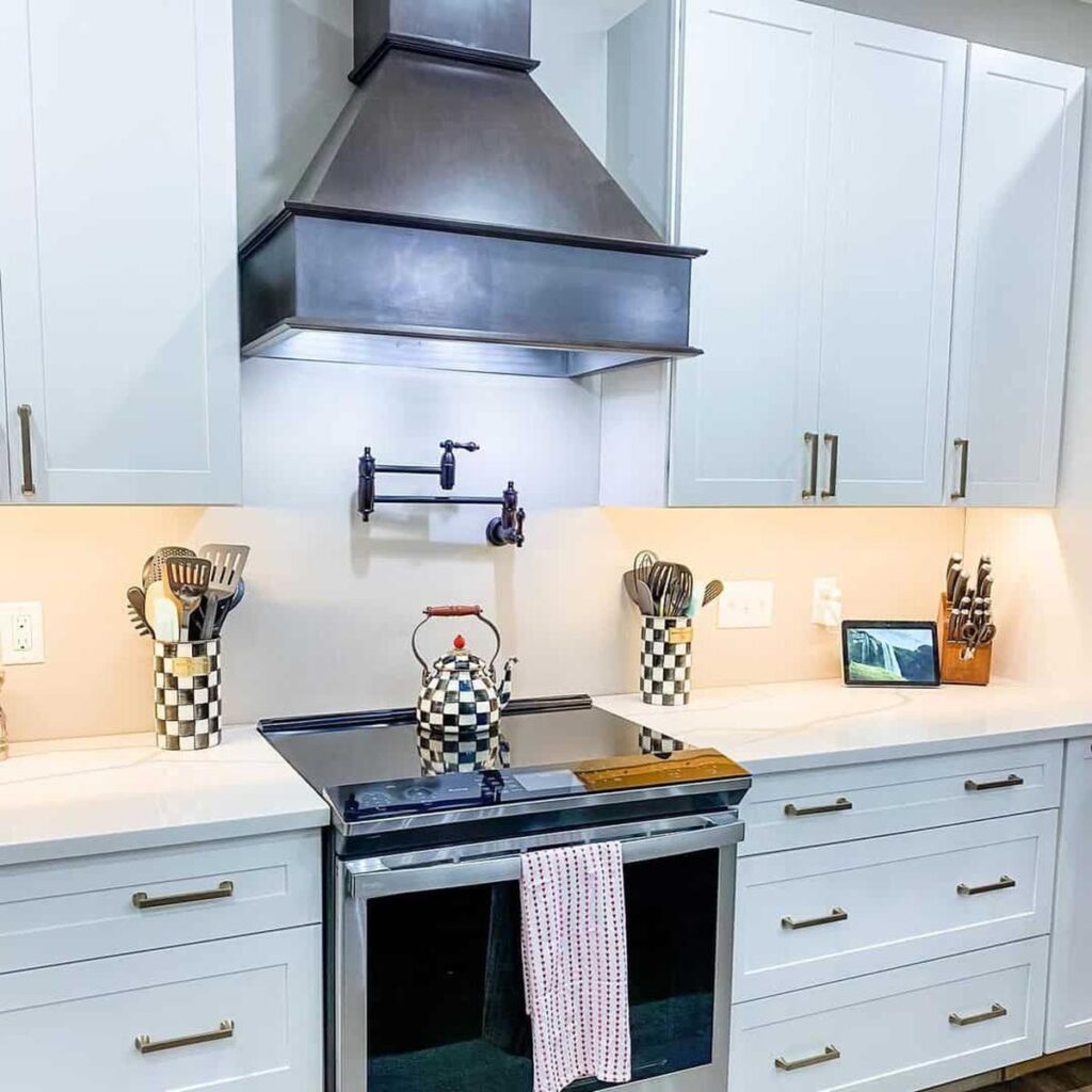 29 Elegant White Quartz Kitchen Countertop Ideas -Architectural Foundation