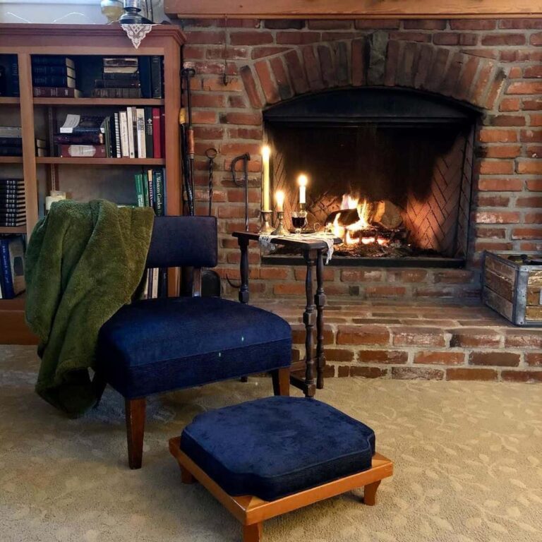 20 Stylish Designs to Pair with a Red Brick Fireplace -Architectural ...