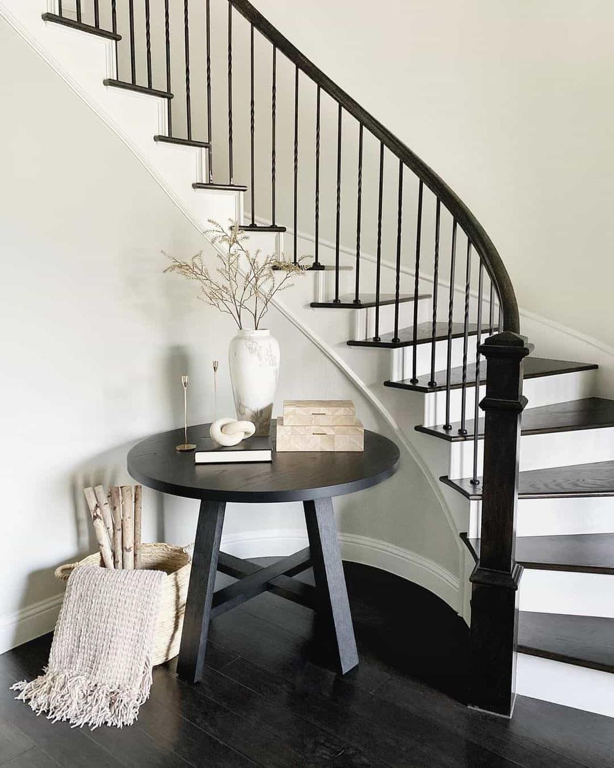 11 Eye-Catching Entryway Round Tables to Elevate Your Space with Style ...