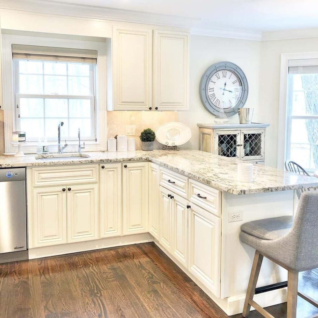 35 Practical Kitchen Peninsula Designs for Every Style -Architectural ...