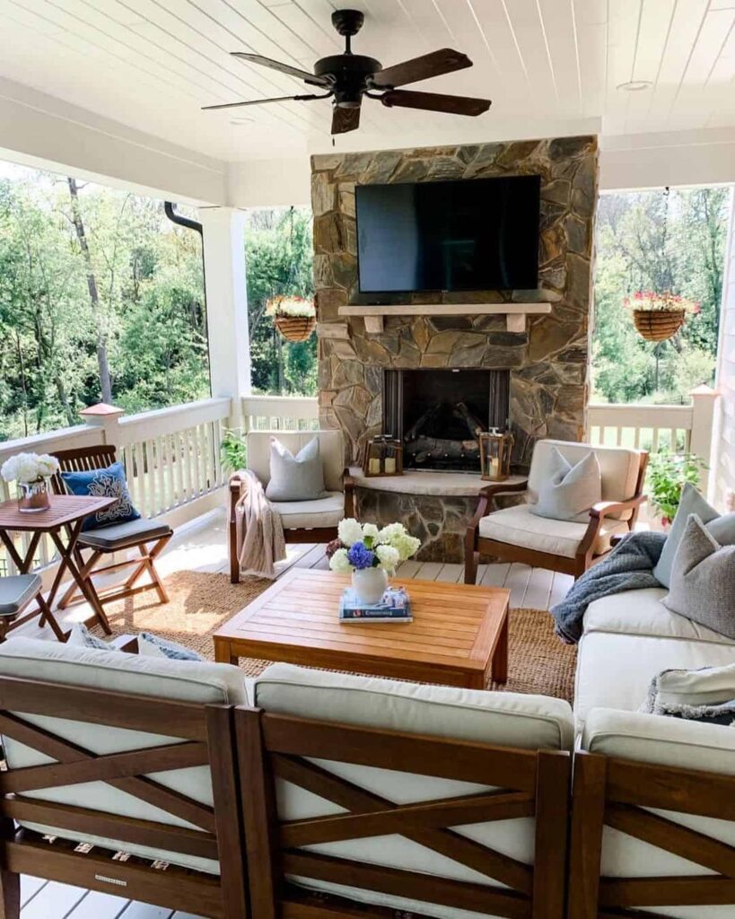 11 Trendy Outdoor TV Ideas to Transform Your Patio into a Fun Oasis ...