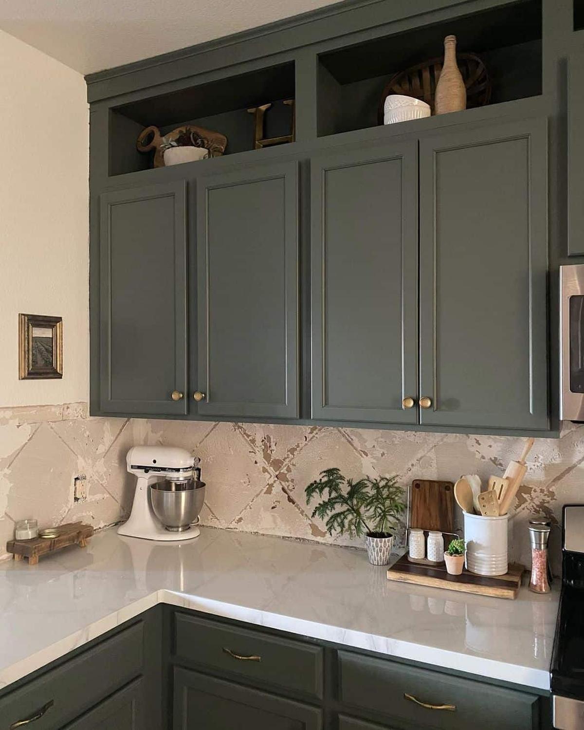 14 Beautiful Dark Grey Kitchen Cabinets for a Modern Look ...