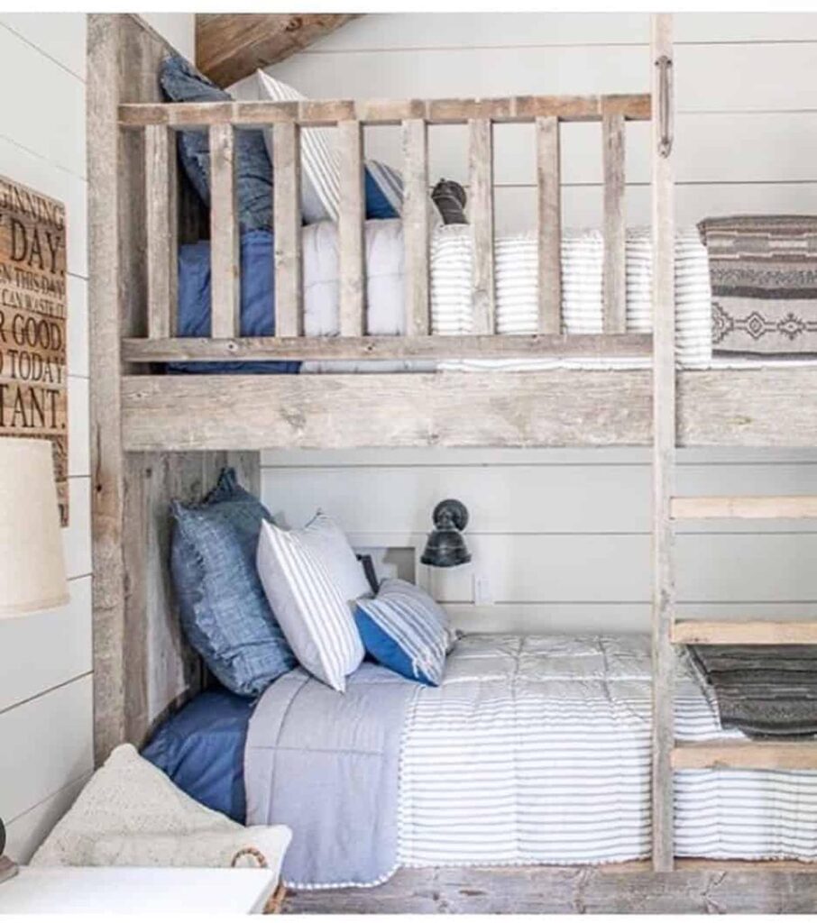 35 Awesome Bunk Room Ideas to Make Big Family Living Seriously Cool ...