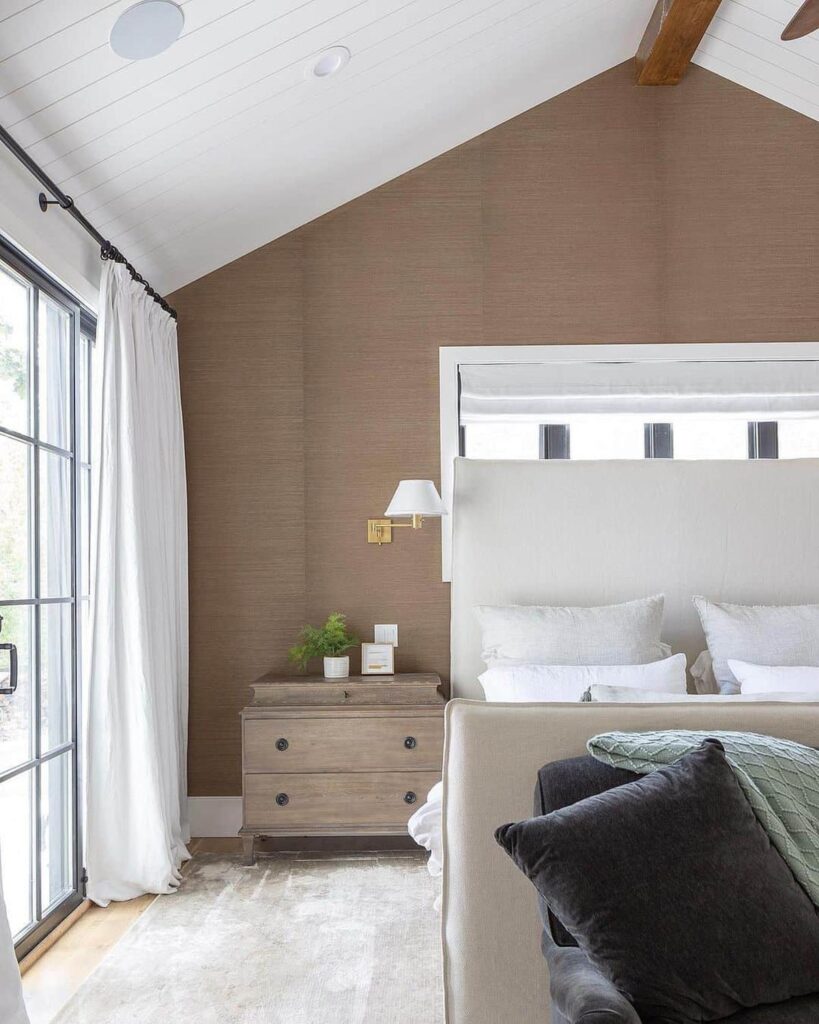 20 Cozy Vaulted Ceiling Bedroom Ideas You’ll Love -Architectural Foundation