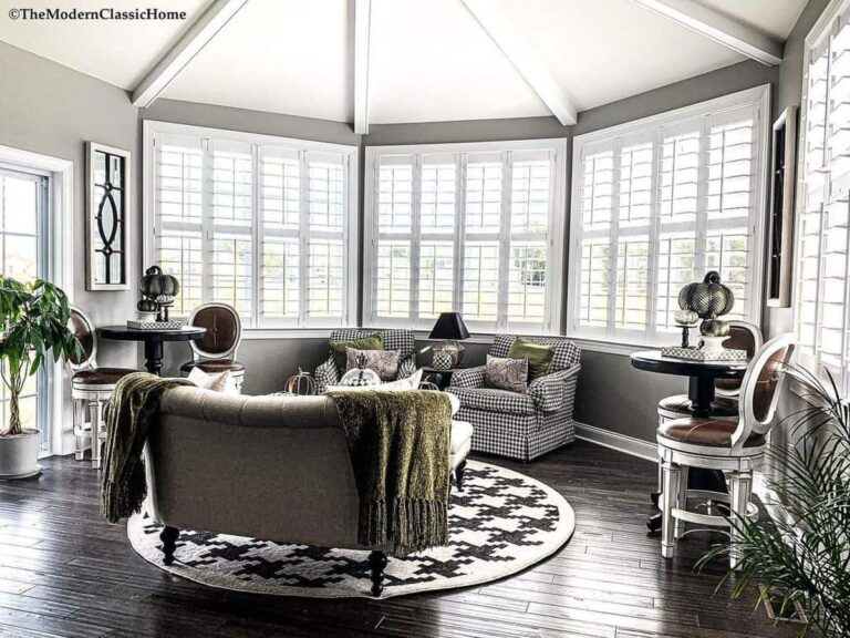 26 Elegant Farmhouse Window Ideas to Let in the Light -Architectural ...