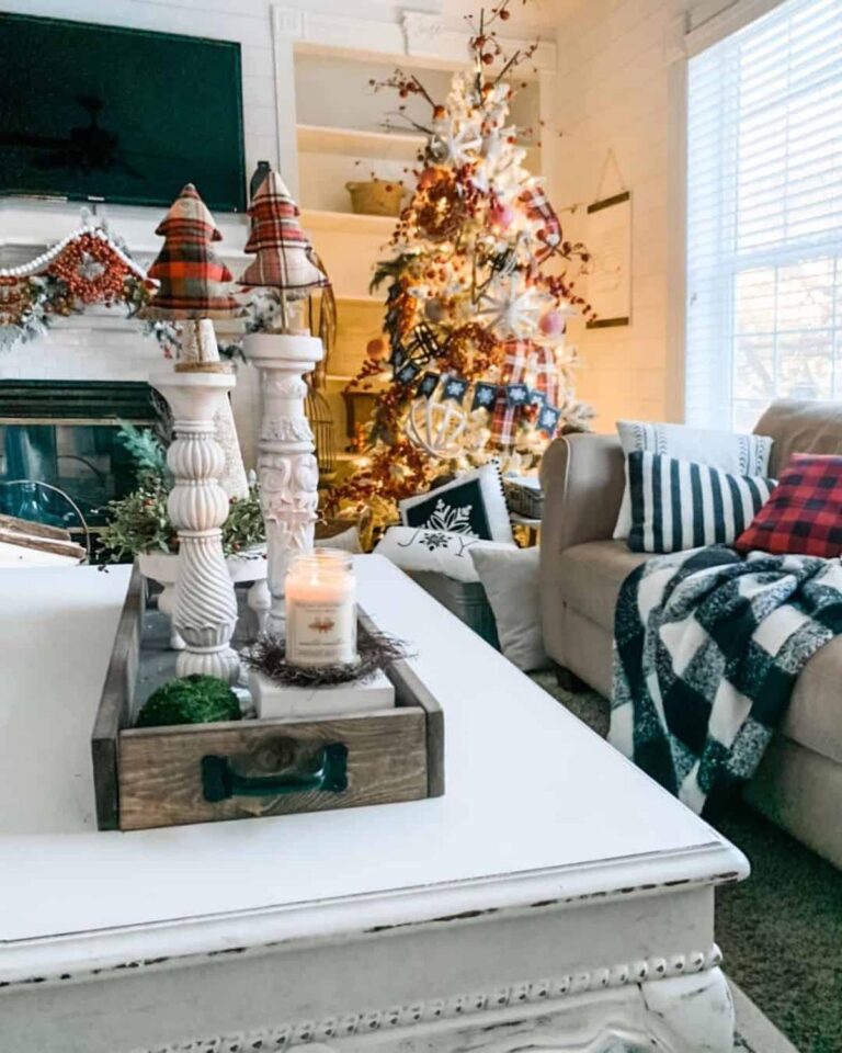 27 Plaid Christmas Tree Ideas for a Rustic Feel -Architectural Foundation