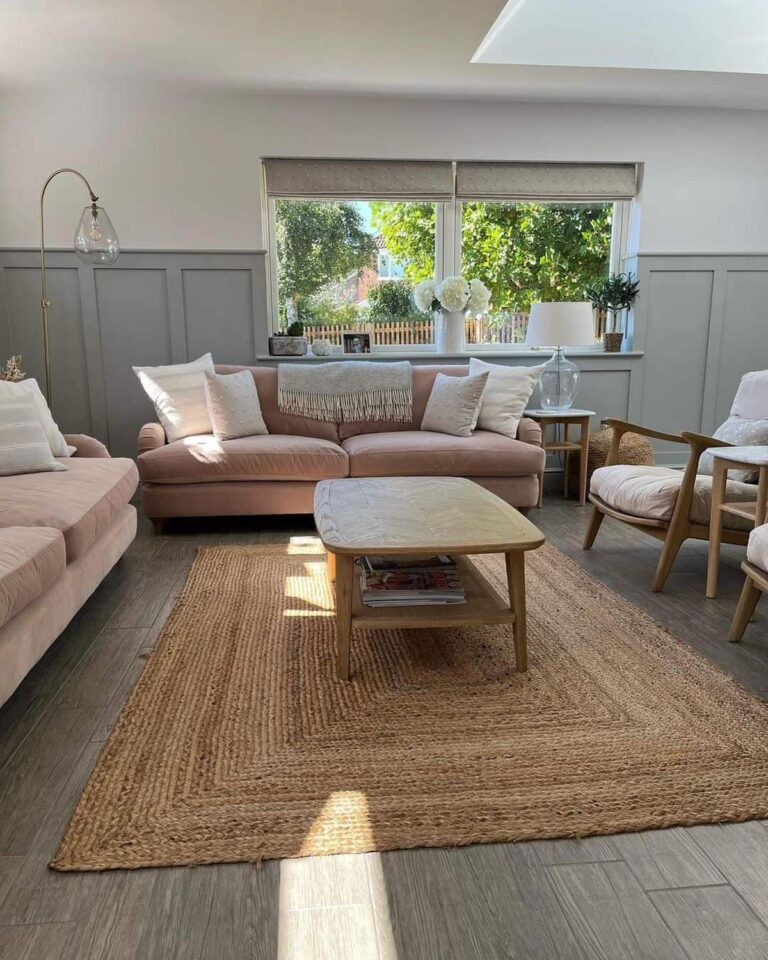 22 Board and Batten Living Room Designs for a Classic Touch ...