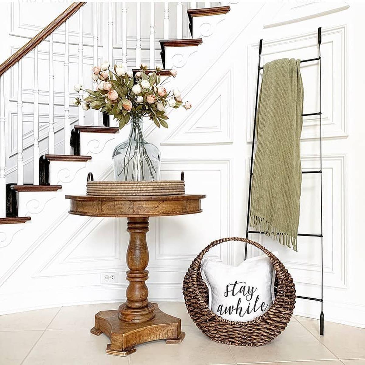 11 Eye-Catching Entryway Round Tables to Elevate Your Space with Style ...