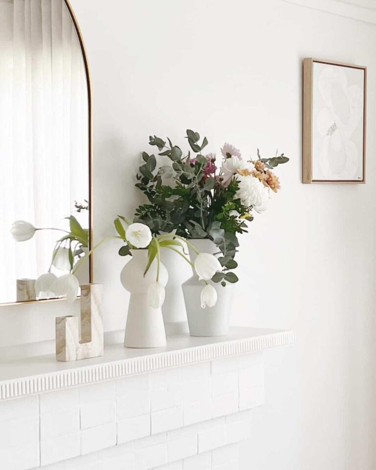 25 Trendy Console Table Styling Tips for a Sleek and Modern Upgrade ...