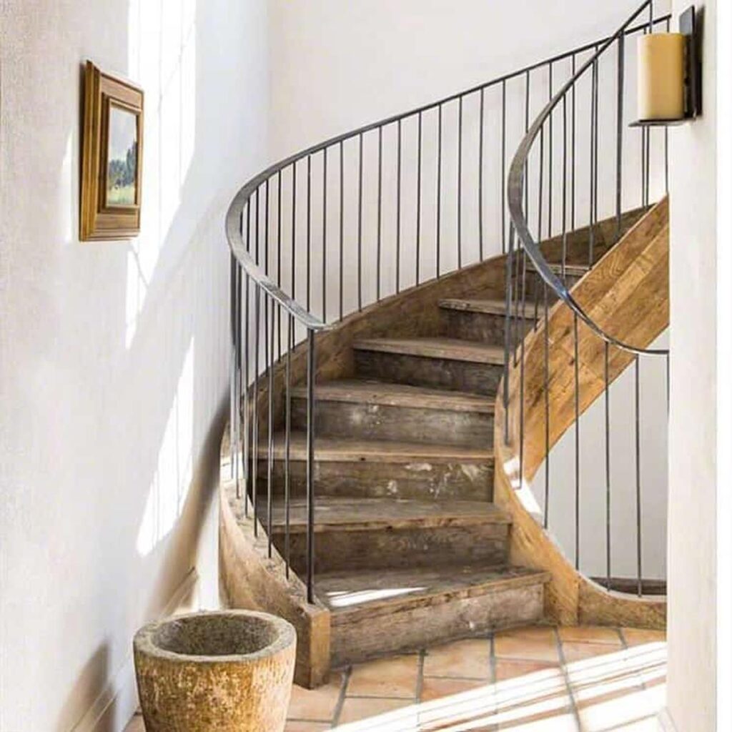 16 Sophisticated Curved Staircase Ideas for Grand Entrance ...