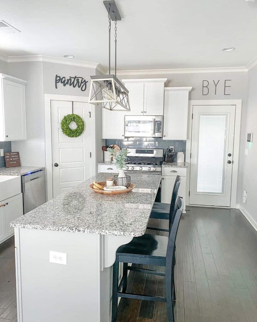 31 Creative Kitchen Baseboard Molding Ideas for a Polished Look ...