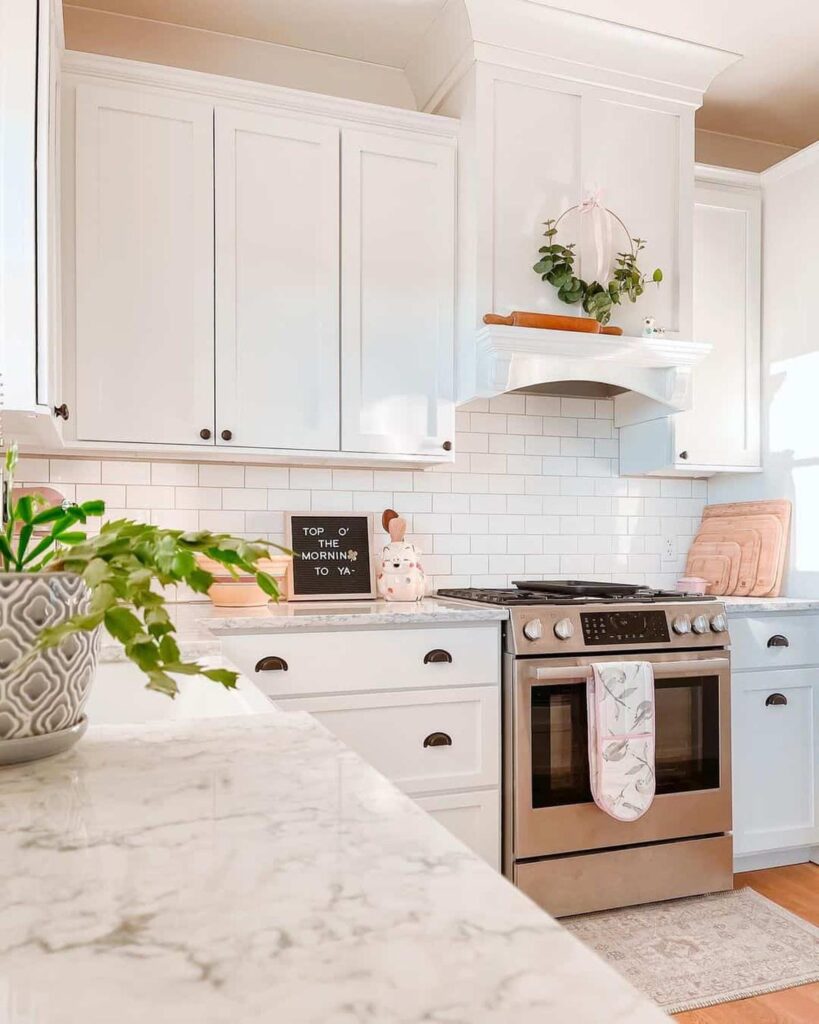 35 Stylish White Subway Tile Backsplashes to Inspire You -Architectural ...