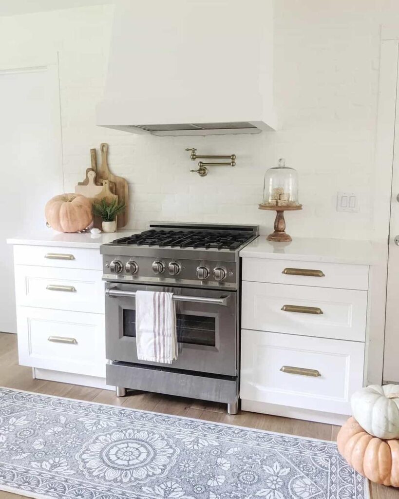 35 Chic White Range Hood Ideas for Every Kitchen -Architectural Foundation