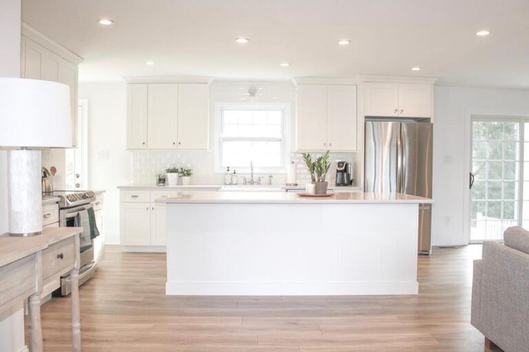 31 Creative Kitchen Baseboard Molding Ideas for a Polished Look ...