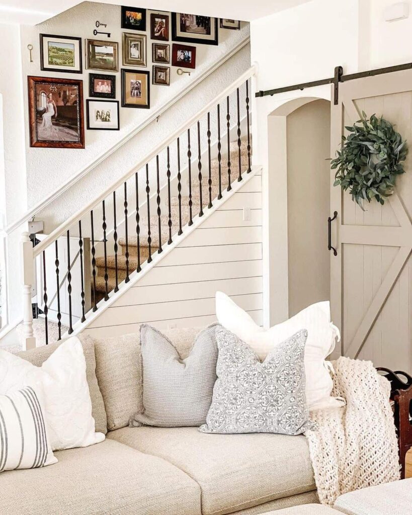 39 Imaginative Ways to Showcase Family Photos on Your Walls ...