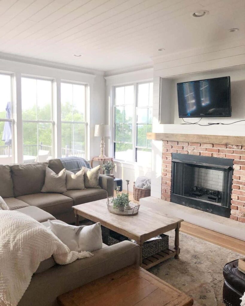 29 Inviting Fireplace Seating Designs to Enhance Comfort -Architectural ...
