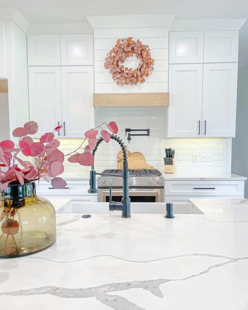 29 Elegant White Quartz Kitchen Countertop Ideas -Architectural Foundation