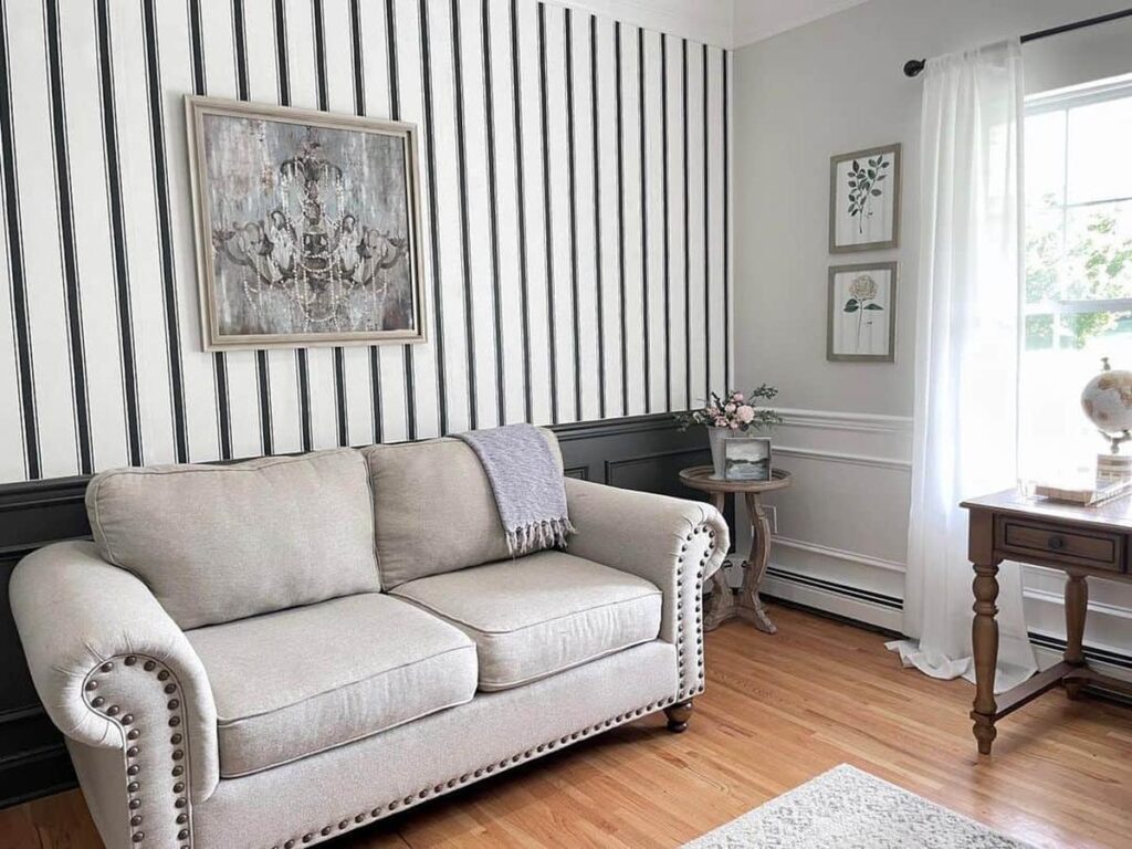 22 Living Room Wainscoting Designs for a Grand Look -Architectural ...