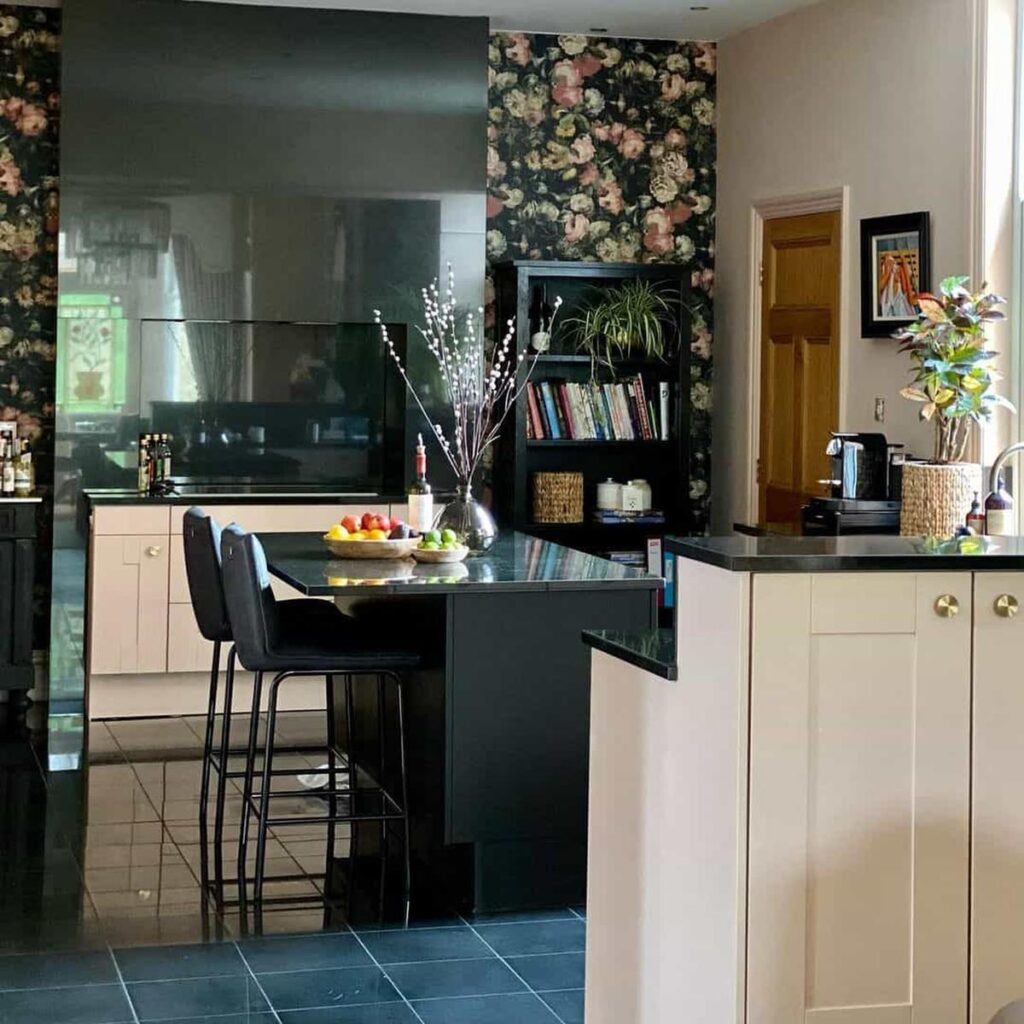 23 High-End Cabinet End Panel Designs for Luxury Kitchens ...