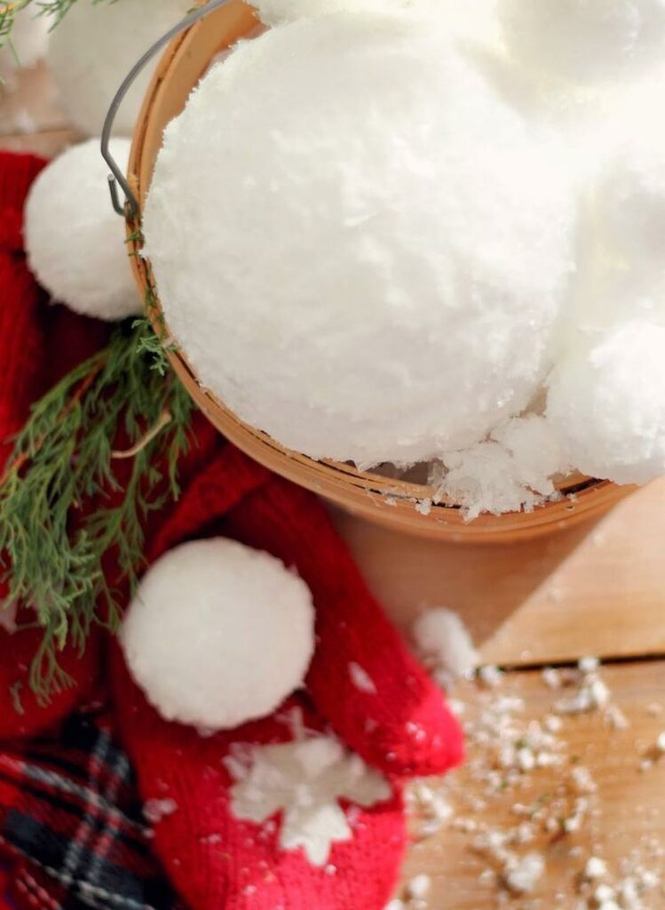 44 Enchanting Snowball Decor Ideas For Winter Holidays