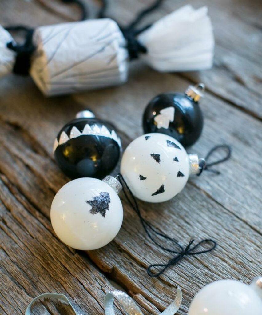 12 Modern Black and White Christmas Crafts to Try Today