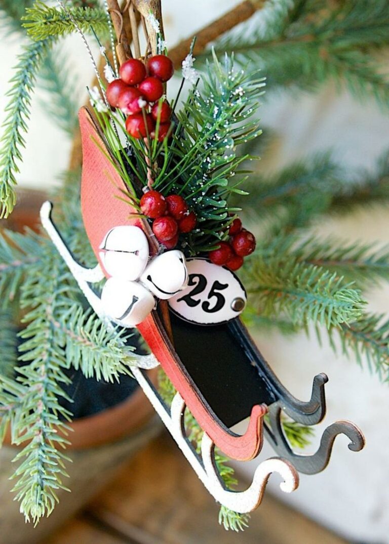 33 Enchanting and Playful Sleigh Decor Ideas for Christmas