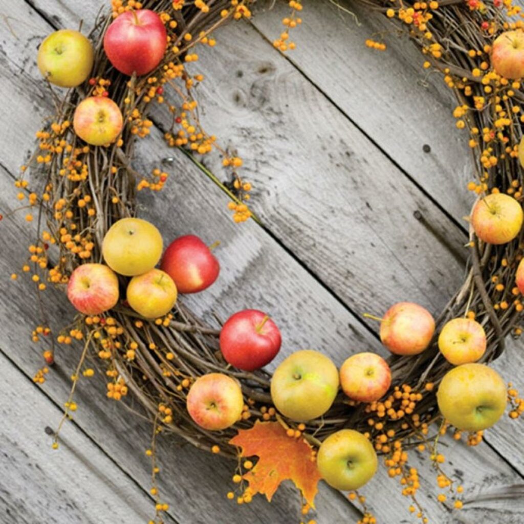 41 Apple Decor Inspirations for Fresh Fall Homes