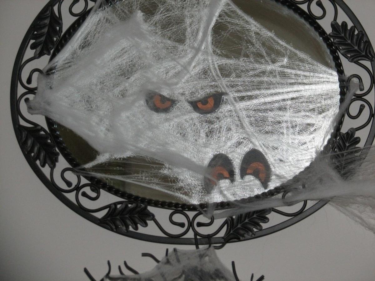15 Spooky Haunted Mirror Ideas for Halloween Decor