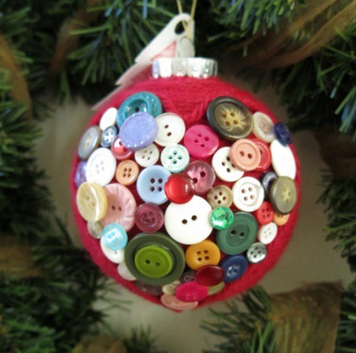11 Adorable DIY Button Crafts for Christmas Magic