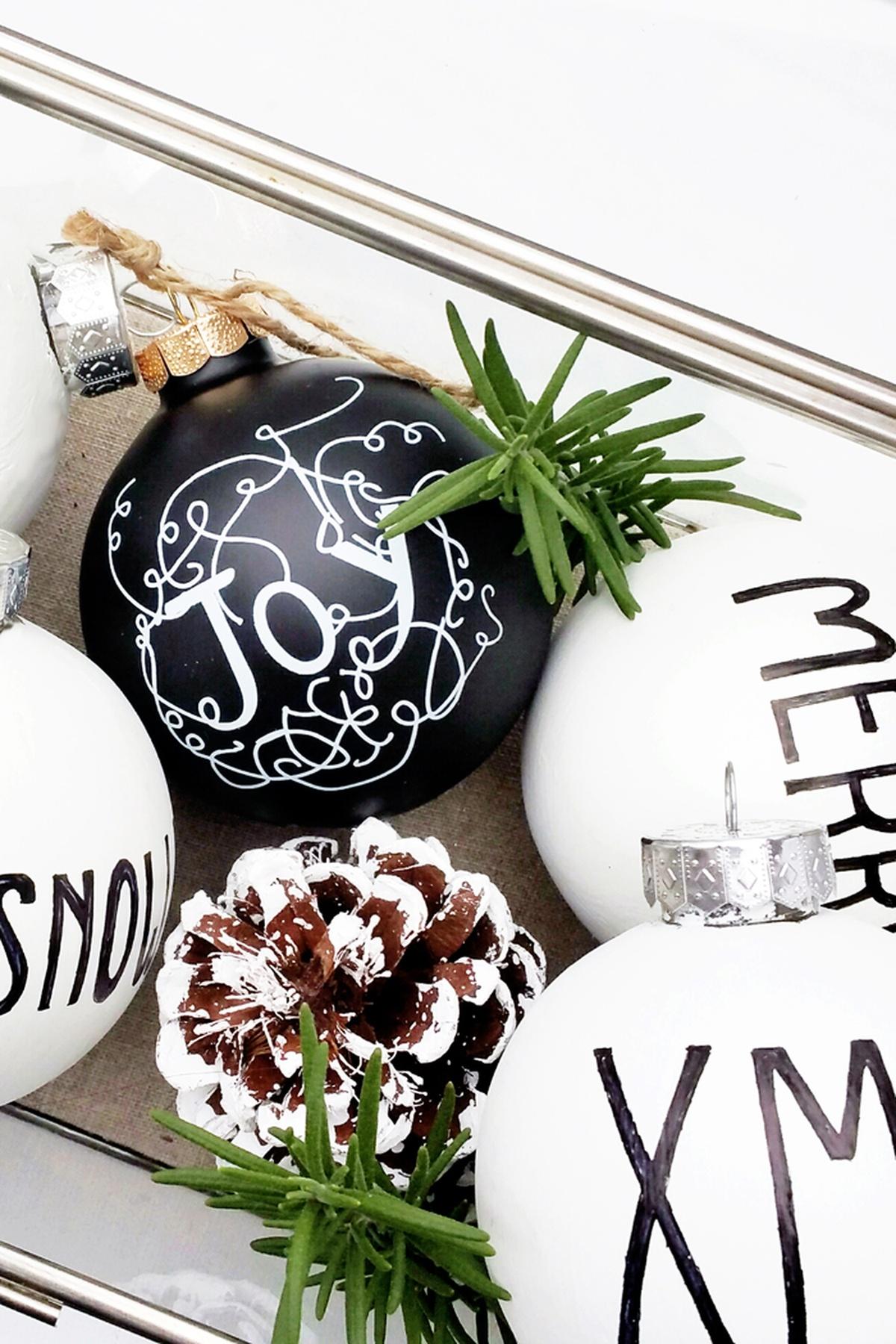12 Modern Black and White Christmas Crafts to Try Today