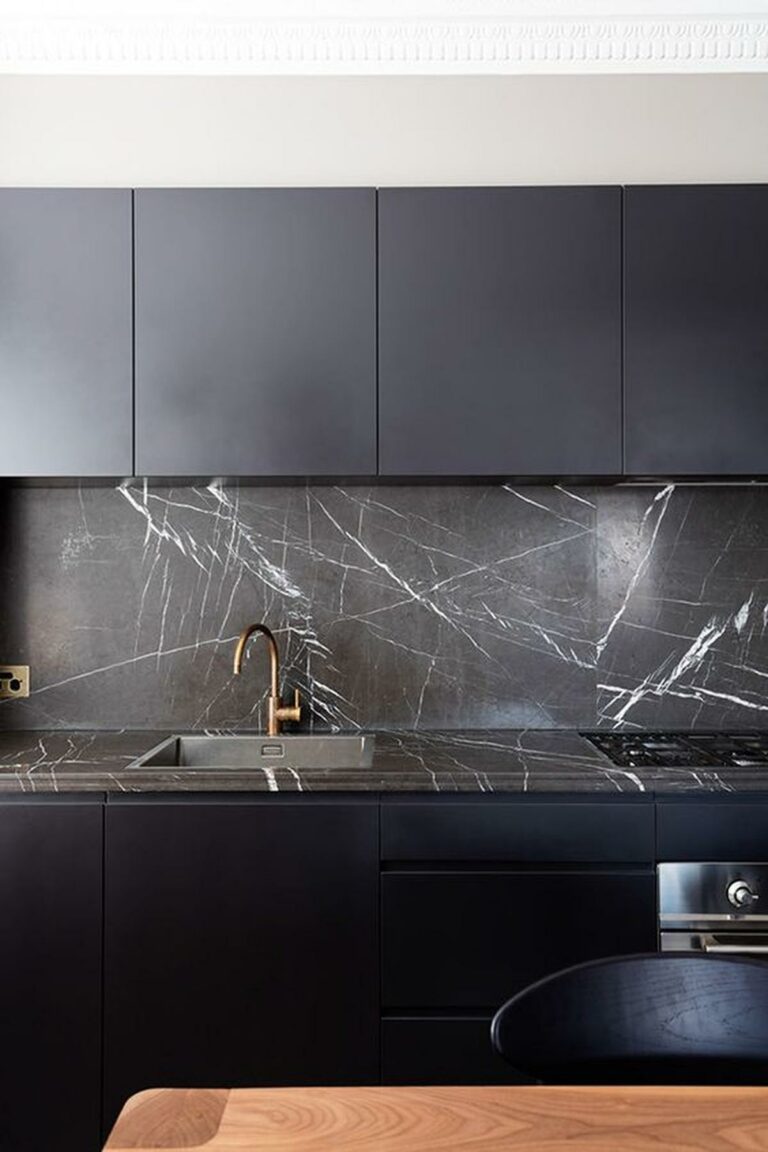 29 Breathtaking Stone And Rock Kitchen Backsplashes That Impress