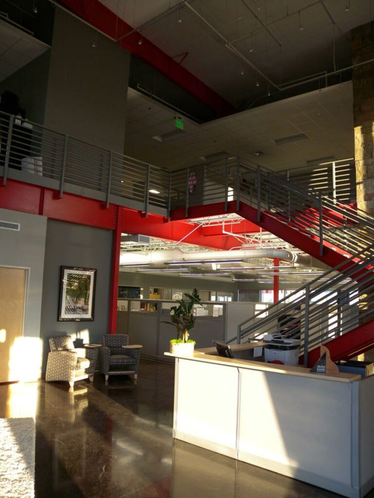 25 Creative Metal Beam Interior Ideas for Modern Homes