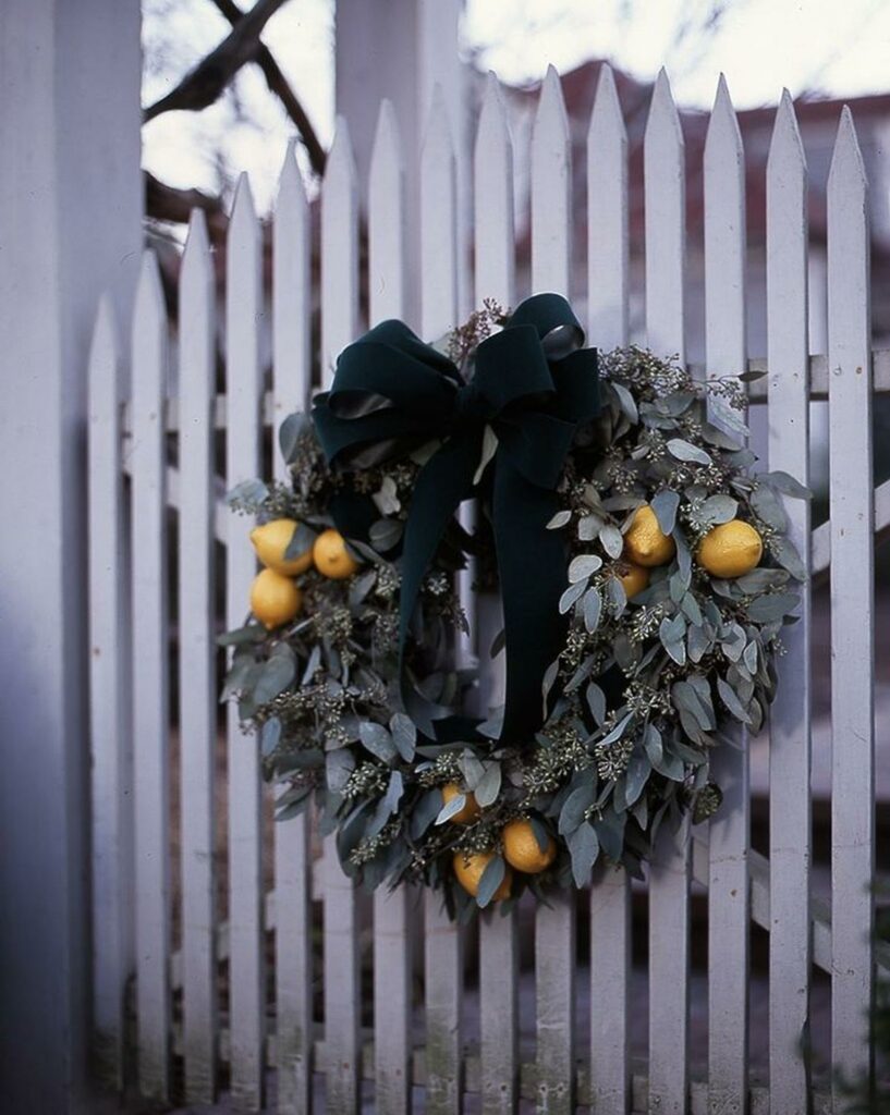 31 Enchanting Fresh Eucalyptus Christmas Decor Ideas