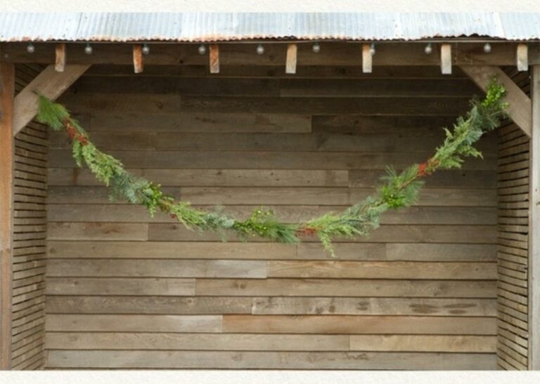 34 Gorgeous Winter Garland Ideas to Elevate Your Home