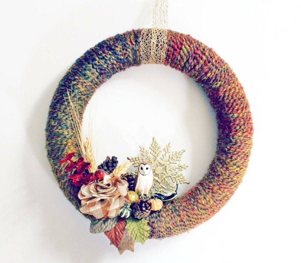 14 Eye-Catching Yarn Fall Wreaths to Liven Up Your Entrance