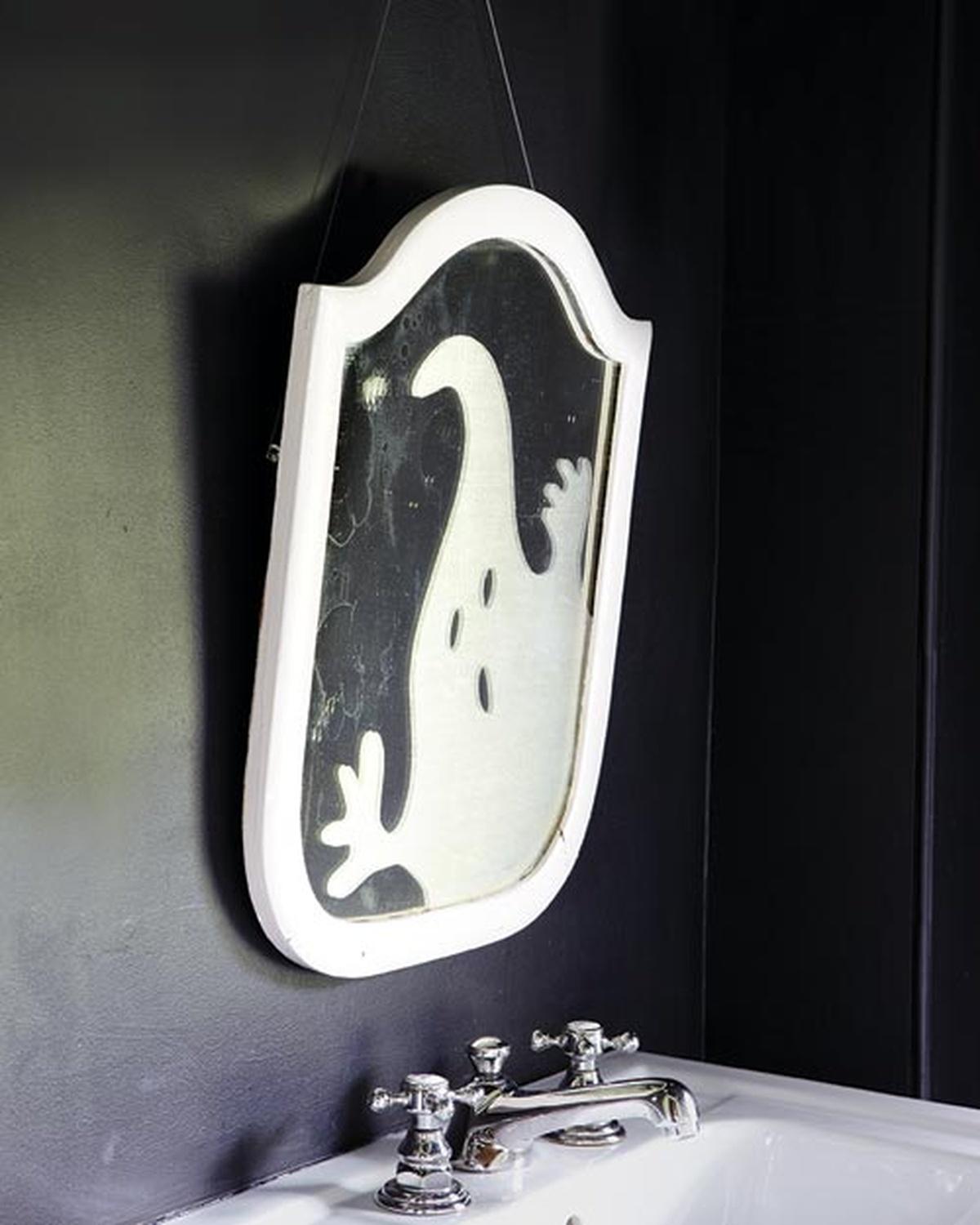 15 Spooky Haunted Mirror Ideas for Halloween Decor