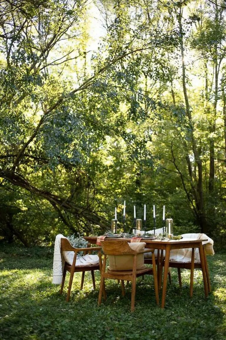 30 Charming Garden Dining Spaces with Scenic Flair