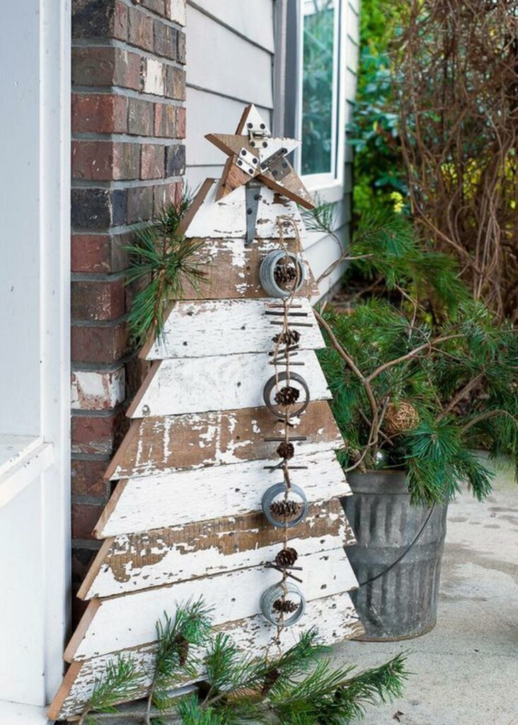 38 Rustic Reclaimed Wood Christmas Decor Ideas