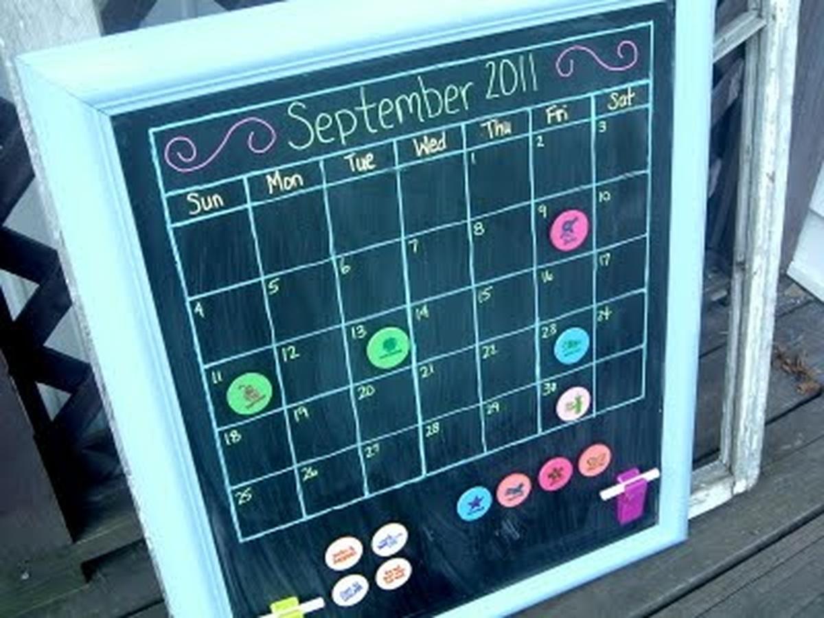 10 Simple DIY Chalkboard Calendar Ideas for Busy Lives